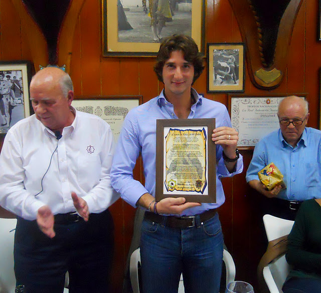 La peña taurina Pacorro homenajeó a los toreros de plata con Javier ...