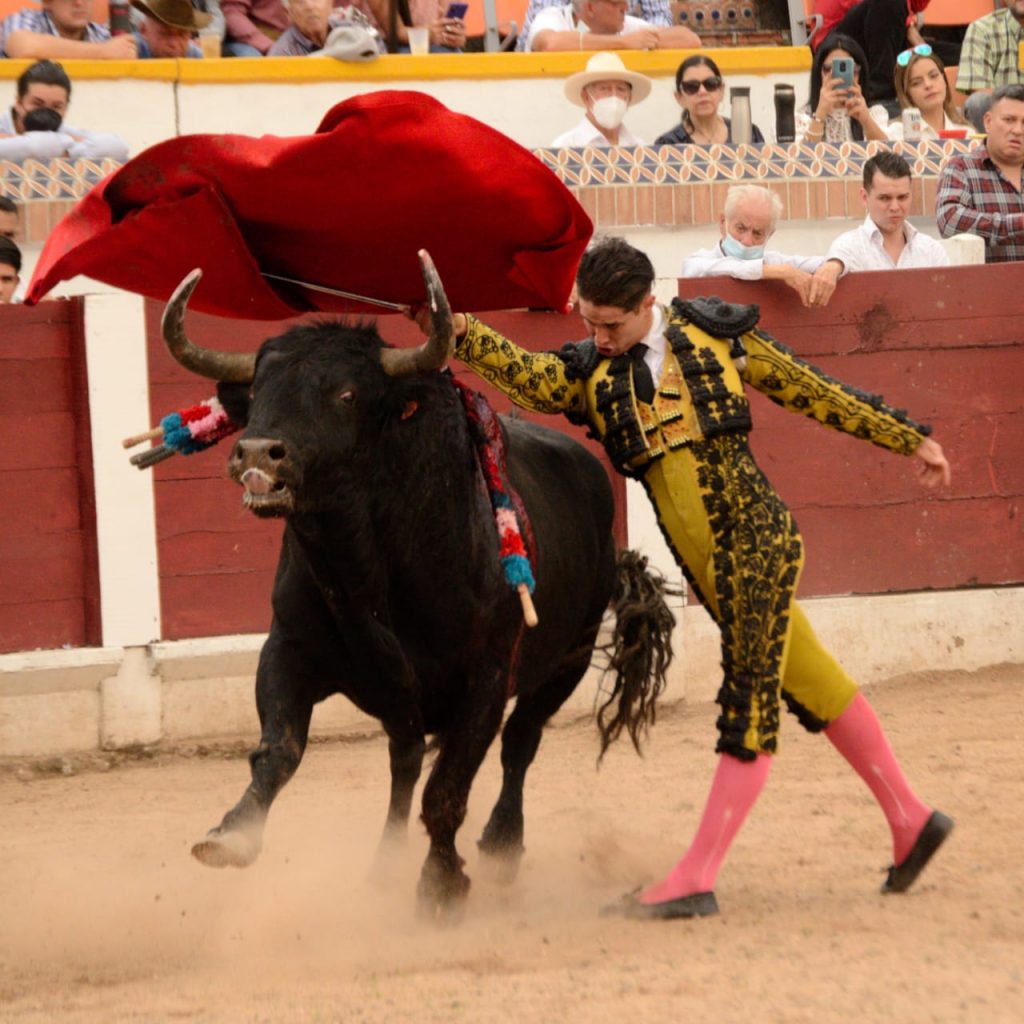 Antonio Suárez un torero con arte y valor a raudales – Para + info haz ...